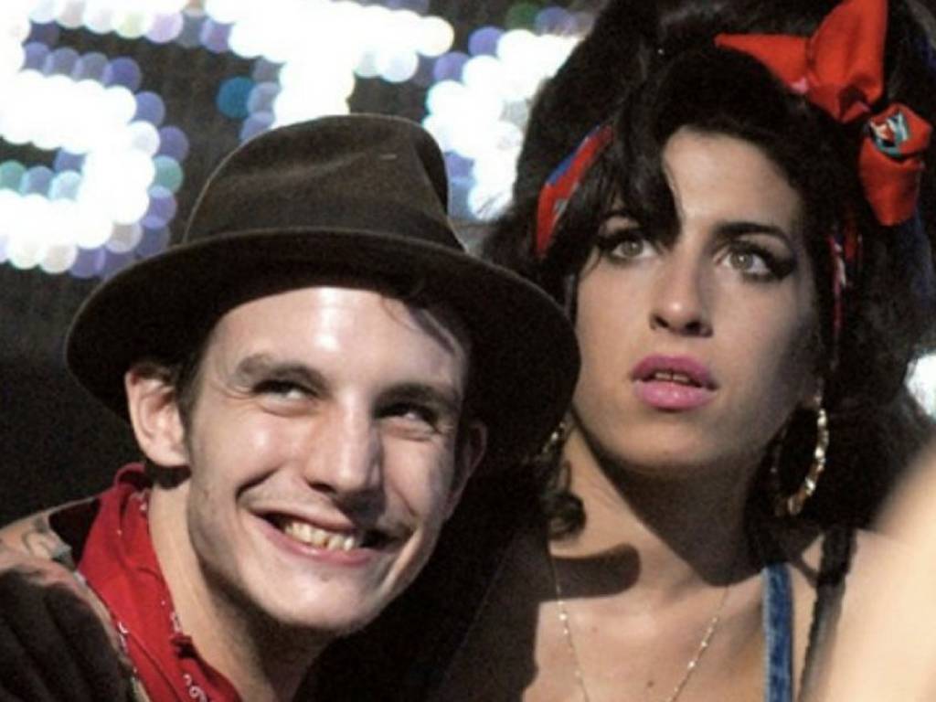 Un día como hoy hace 39 años nació la artista Amy Jade Winehouse ...